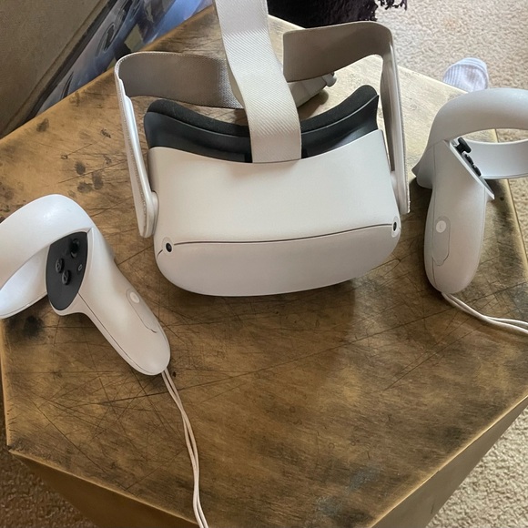 Oculus | VR, AR & Accessories | Oculus Quest 2 Gently Used | Poshmark